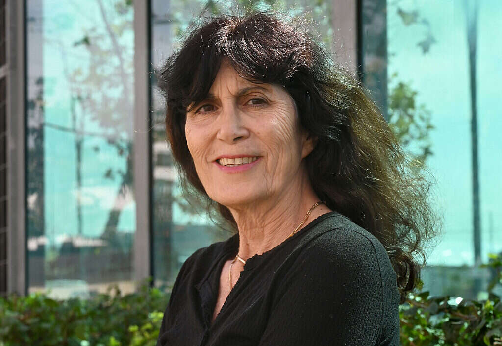 במסיבת הפתעה לכבודה: אסתר רוט שחמורוב חגגה 70 | ישראל היום