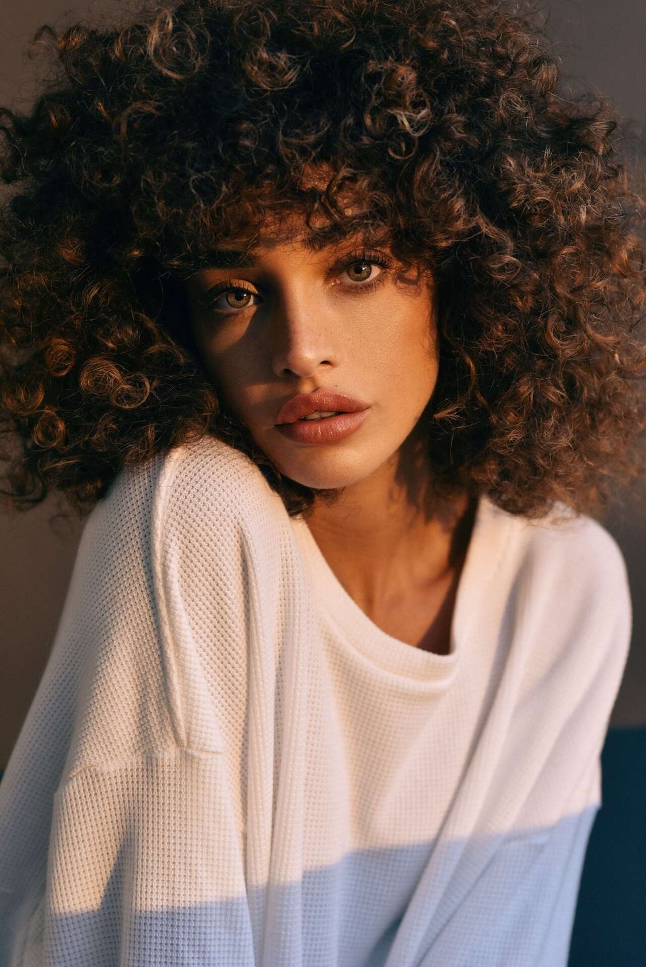 יפה, ולא מתביישת בזה