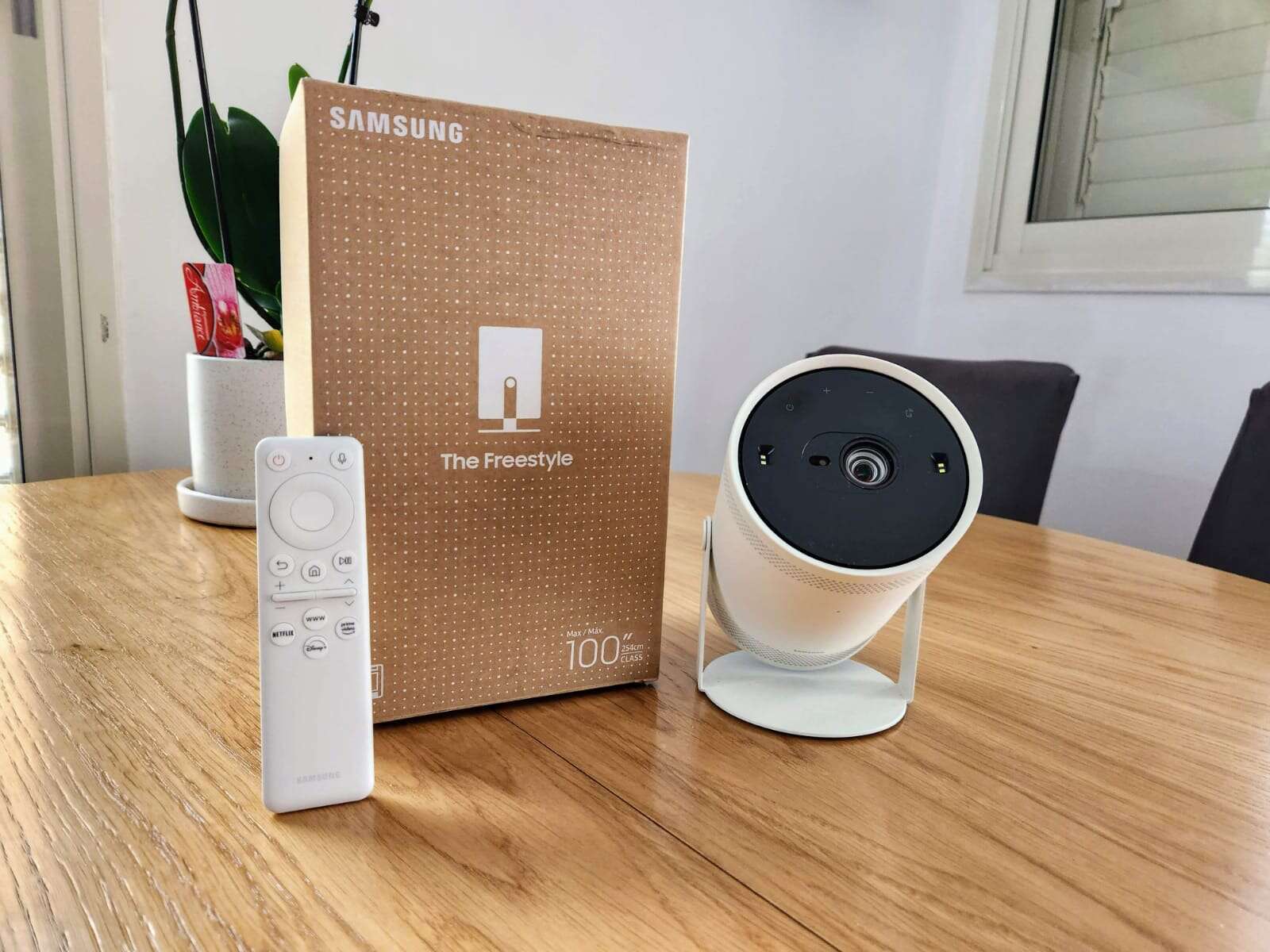 סקירה: The Freestyle - המקרן הנייד והמיוחד של סמסונג | ישראל היום