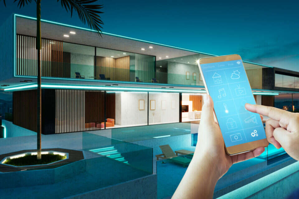 phone-control-with-smart-home-app-luxury-house-960x640.jpg