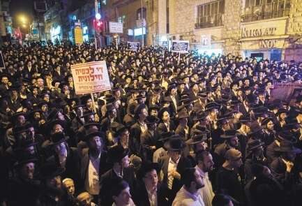 Hundreds of haredim protest arrest of draft-dodging man