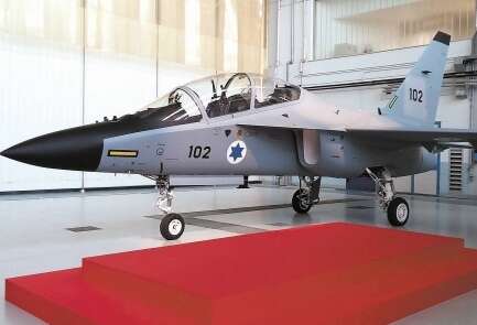 Defense Ministry receives Lavi military training jet from Italy