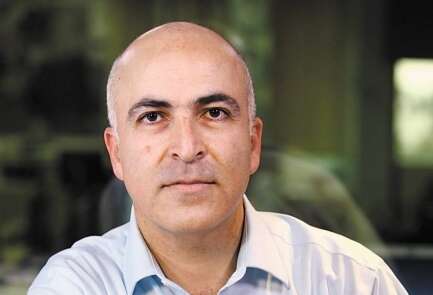 Israel Hayom's Dror Eydar receives media award