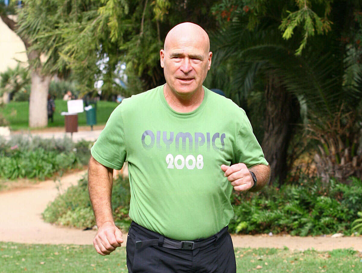 אסף חפץ משתחרר מביה"ח: "הבטחתי שאצא על רגליי"