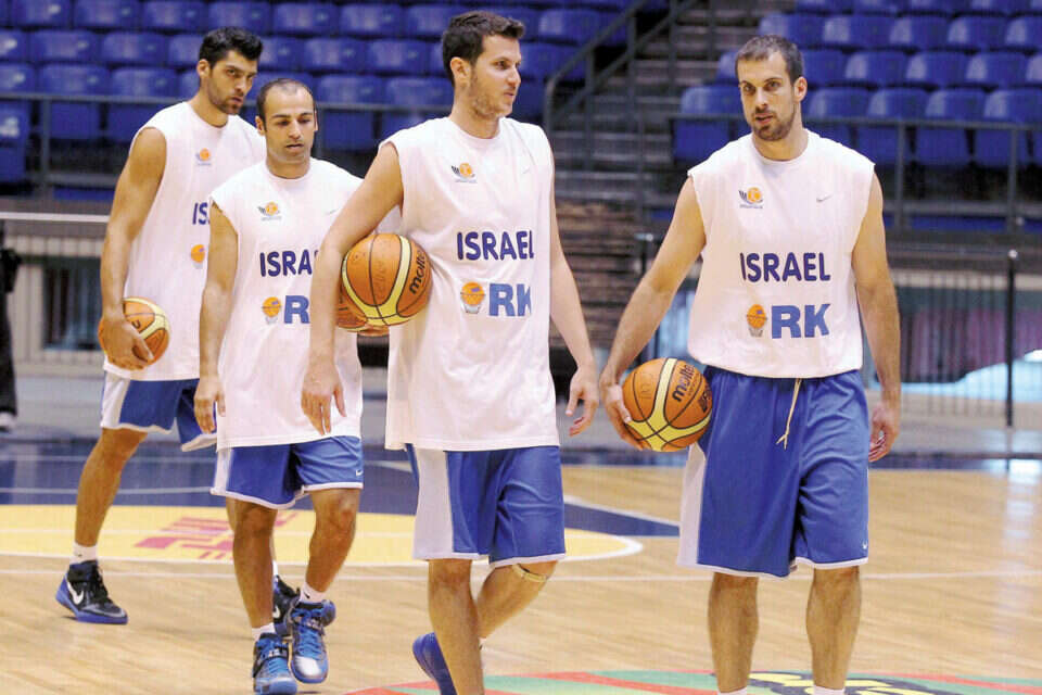 צילום: אלן שיבר // הלפרין, פניני, ניסים וצ'וברביץ'. ארבע קבוצות בתמונה ...