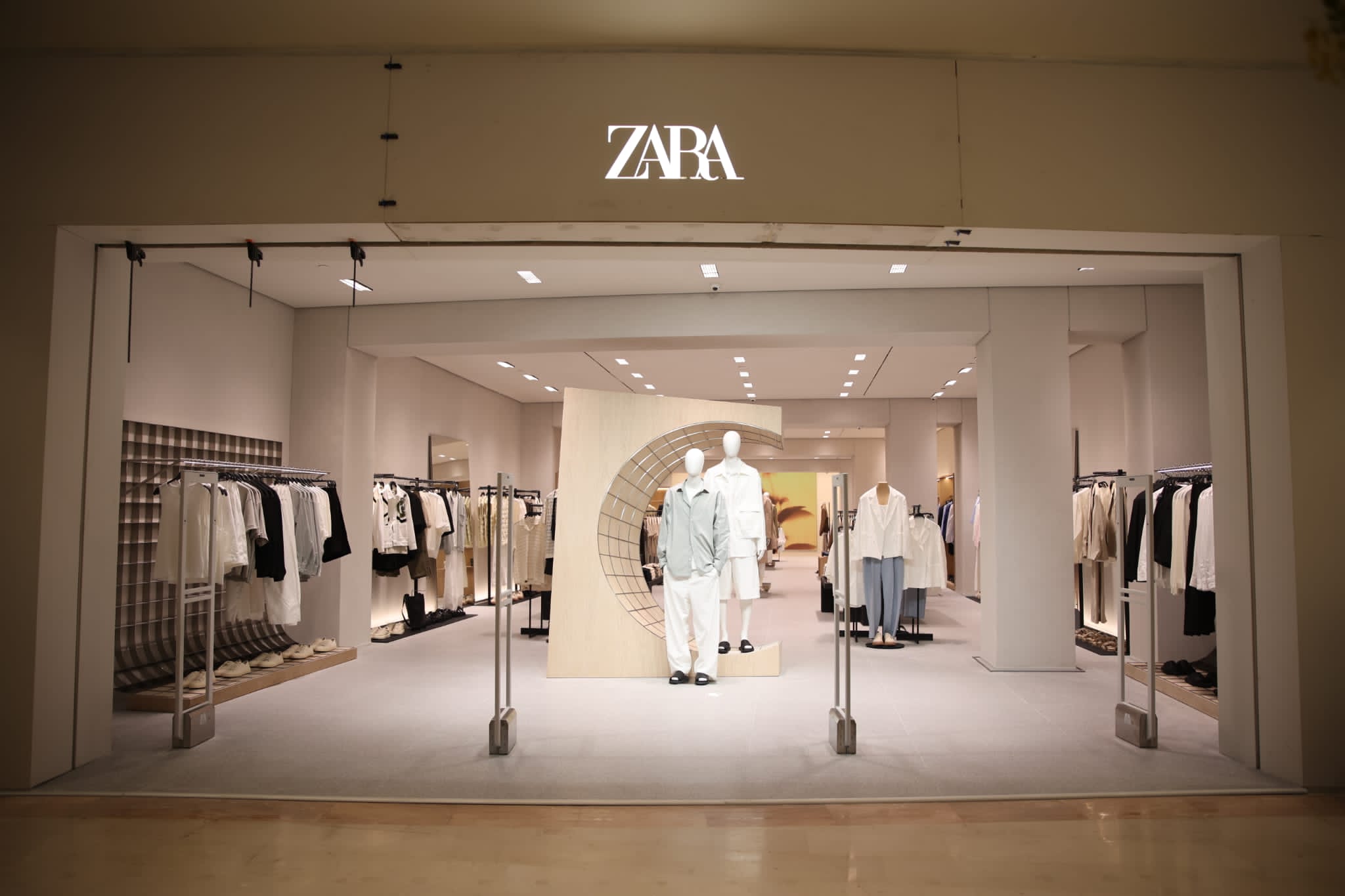 3,000 מ"ר ופריטים יחודיים: זארה פותחת מחדש את החנות בקניון רמת אביב ...