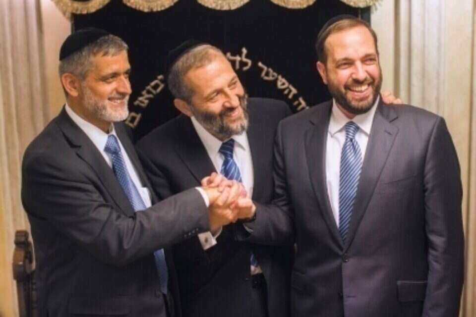צילום: Yonatan Zindel // Interior Minister Eli Yishai (left) with ...