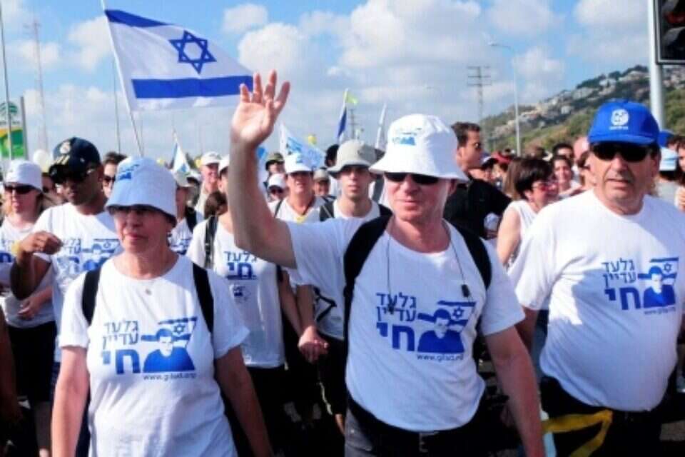 צילום: מאיר וקנין /ג'יני // נועם ואביבה שליט בראש הצעדה, אתמול