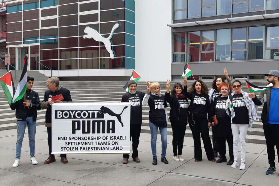 צפו: פעילי BDS הפגינו נגד חברת PUMA - המלבישה של נבחרת ישראל | ישראל היום