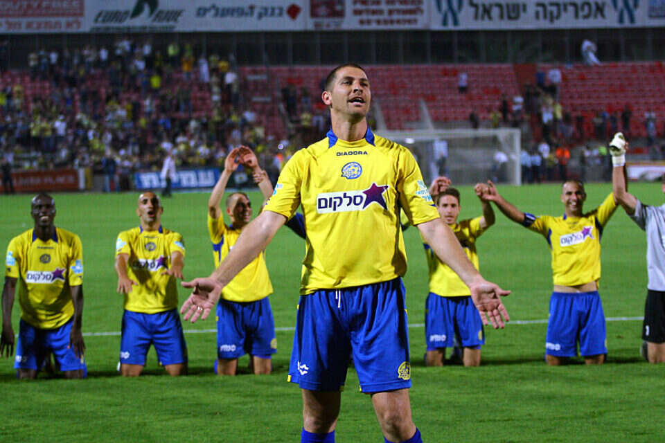 עם החולצה מספר 8: אבי נמני חוזר לשחק בבלומפילד | ישראל היום