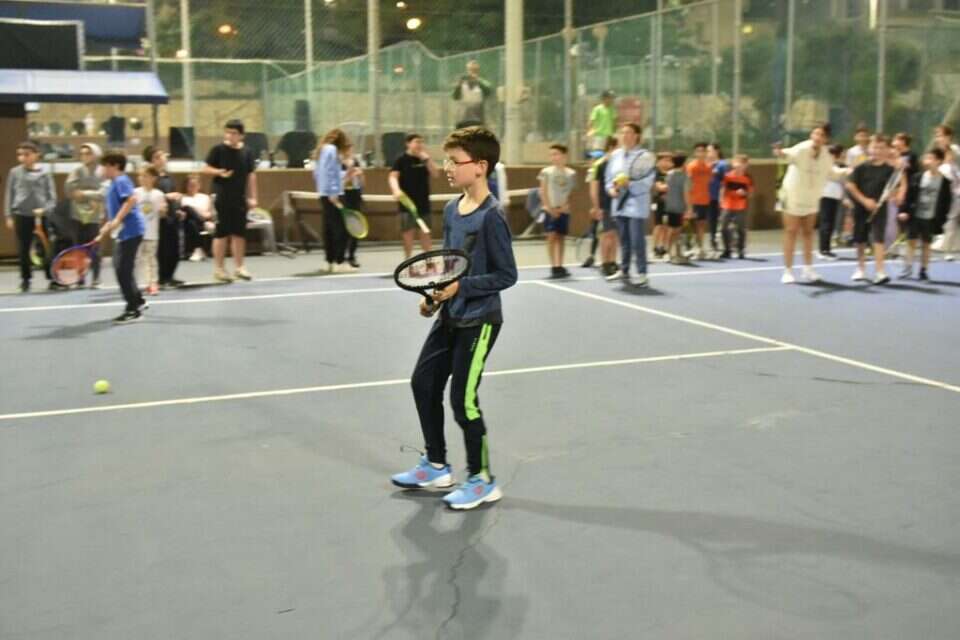 אחרי שחזר משבי החמאס: אוהד מונדר שב לשחק טניס וזכה לביקור מרגש | ישראל היום