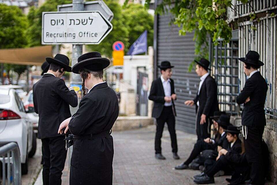 אימו של חייל התפרצה בוועדת חוץ וביטחון; בתגובה אדלשטיין הוציא אותה ...