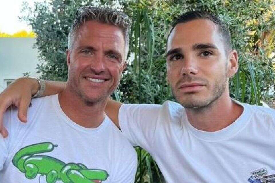 "צעד אמיץ? לא, הוא חי שנים בזיוף": אחרי שיצא מהארון, אחיו של אגדת העבר ...