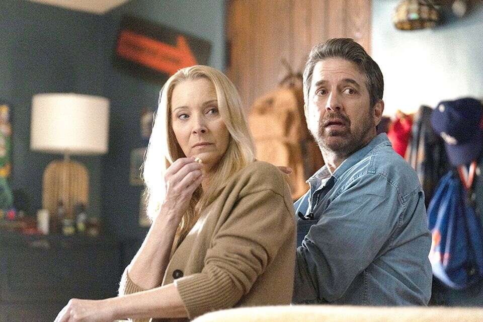 שני כוכבי העל מצליחים להציל את הסדרה החדשה של נטפליקס מקיטש מהונדס ...