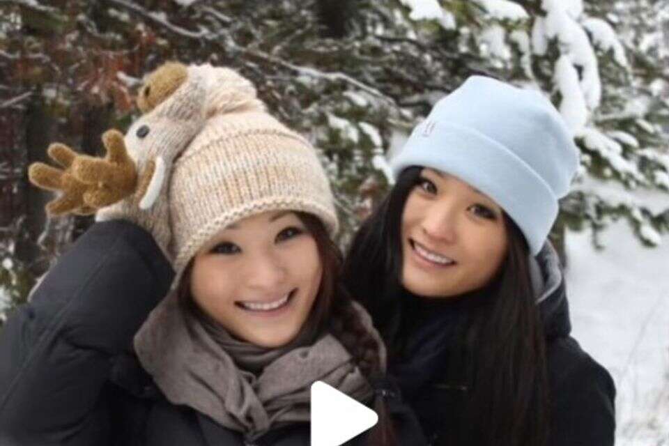 המשפיענית חשפה את הסיבה המזעזעת שהתחזתה לאחותה התאומה | ישראל היום