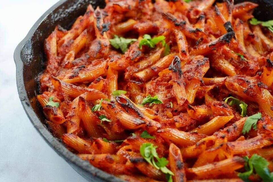 יש בה כל מה שאתם יכולים לחלום: פסטה "טוניסאית" במחבת אחת | ישראל היום