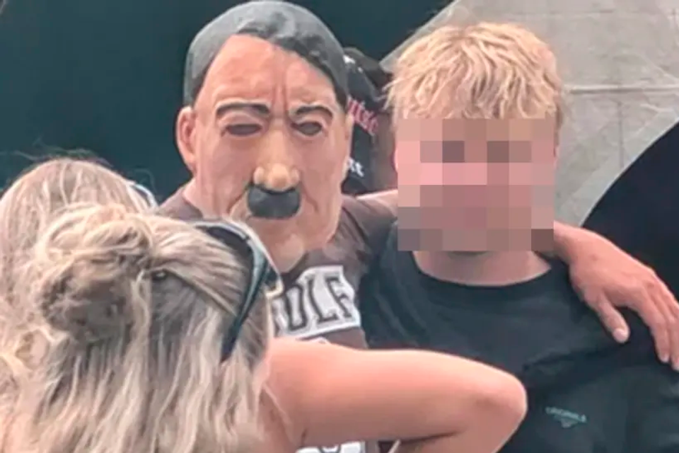 ישלם ביוקר: זה העונש הצפוי לאוהד הגרמני שהתחפש להיטלר | ישראל היום